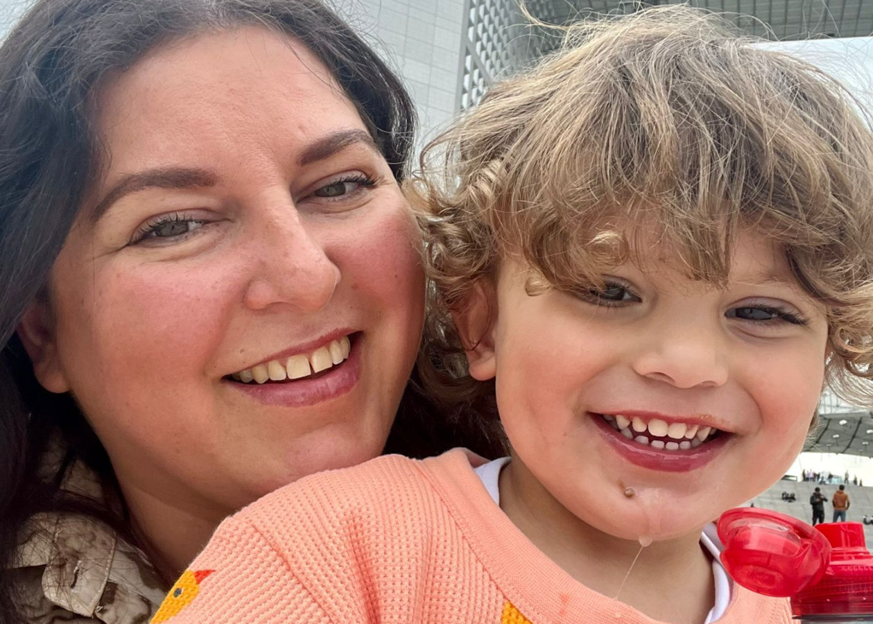 Charlene en Kim zijn huismoeders: “Frustrerend dat een man vertelt hoe ...