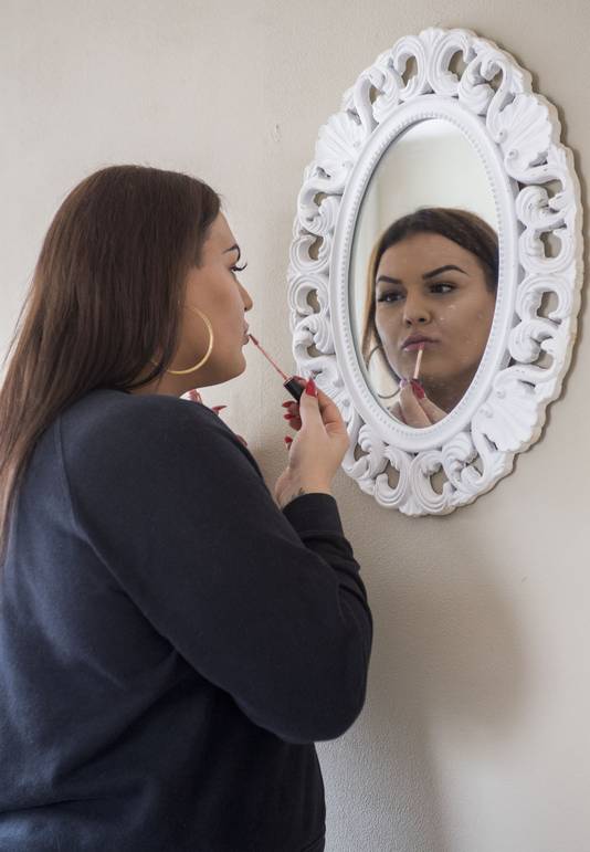 Turkse transgender Eleyna uit Hengelo voelt zich steeds meer vrouw ...