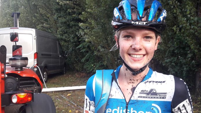 Aniek van Alphen verrassende winnares van Rapencross in Lokeren ...