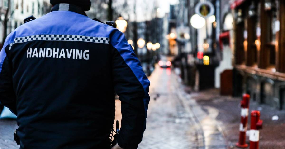 Amsterdamse handhavers krijgen bodycams | Amsterdam | AD.nl