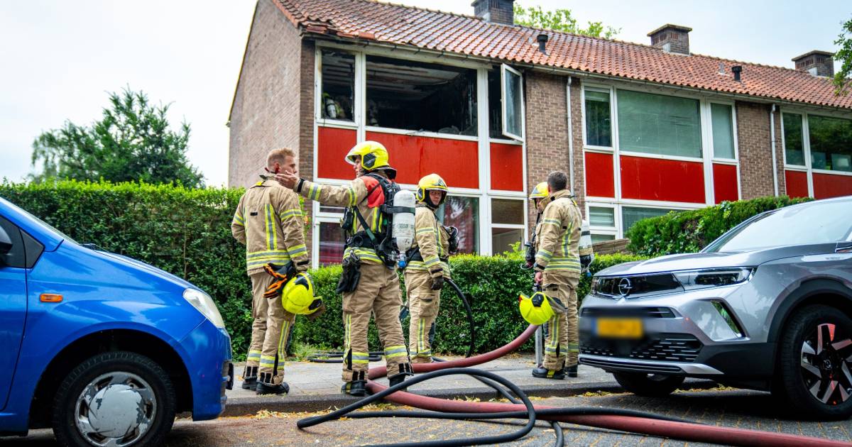 Brand op eerste etage rijtjeshuis Zuidwijk, bewoners uit woning gehaald ...