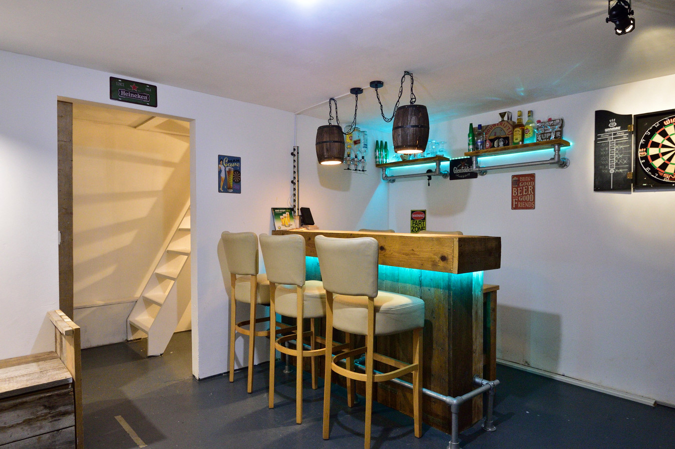 Deze waanzinnig mooie dijkwoning (met eigen bar!) staat te koop | Foto ...