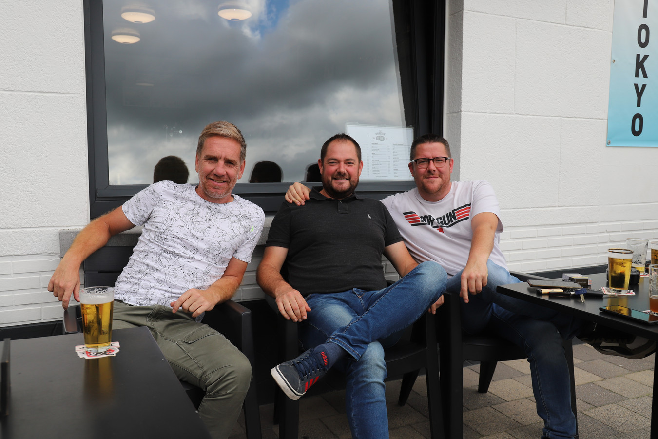 Ter plaatse, op café of thuis: zo bereiden supporters Remco Evenepoel ...