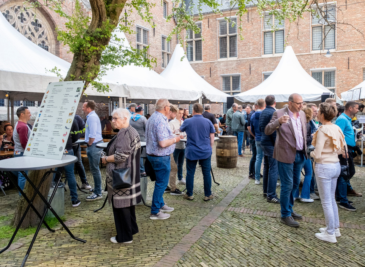 Zoektocht naar nieuwe en lekkere bieren op achtste Abdijbierfestival in ...