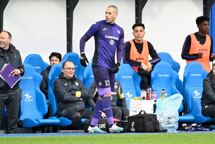 Anderlecht stoomt scherpschutter Slimani klaar voor Westerlo, Refaelov ...