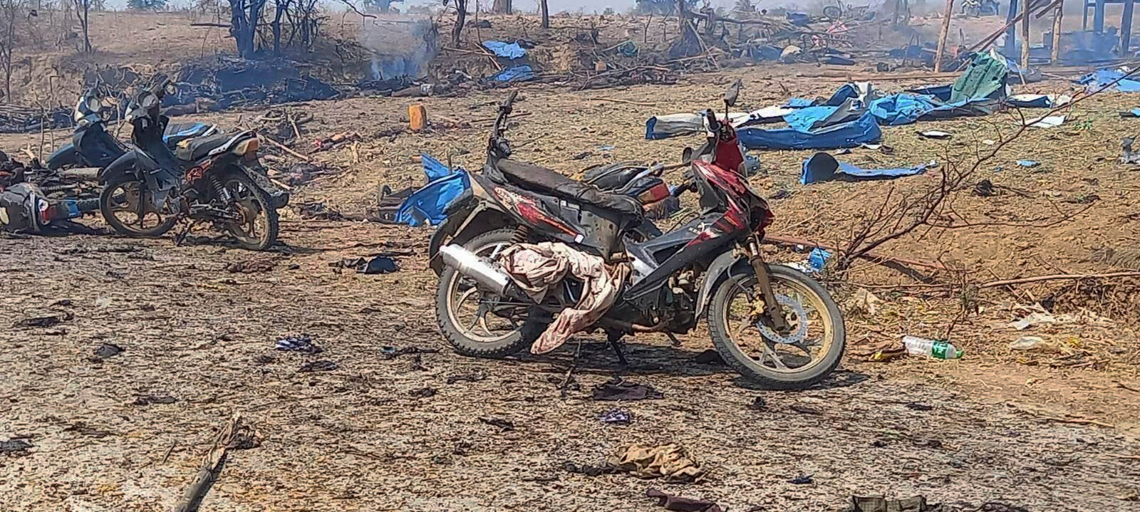 Tientallen doden bij luchtaanval op dorp door militaire junta Myanmar ... Tientallen doden bij luchtaanval op dorp door militaire junta Myanmar ...