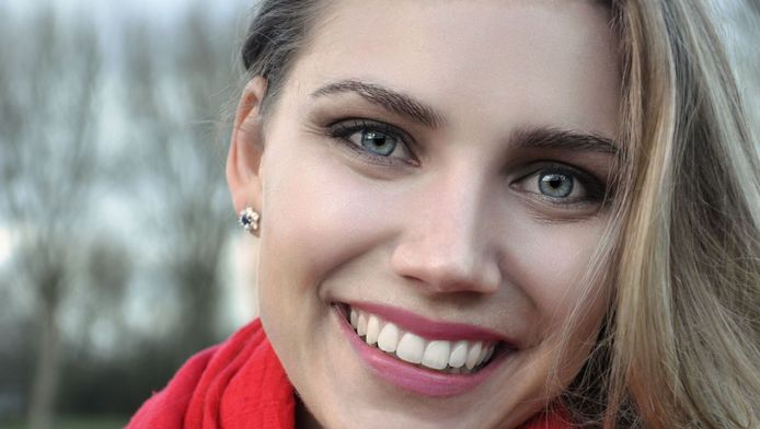 Larissa wil als mooiste miss de aarde beschermen | Voorne-Putten | AD.nl