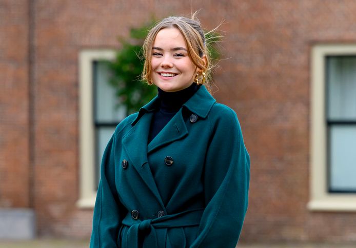 Prinses Ariane blaast 17 kaarsjes uit: de benjamin van de koninklijke ...