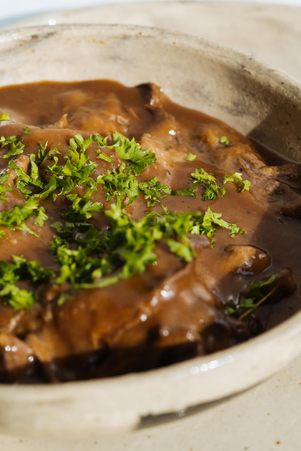 Friturist Derry brengt eerbetoon aan z’n overleden broer: “Voortaan ...