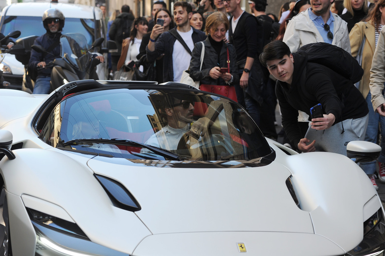 Une Ferrari à plus de deux millions d'euros: le nouveau joujou de ...