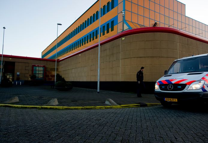 Bezoekers betrapt bij drugssmokkel PI De Schie | Rotterdam | AD.nl