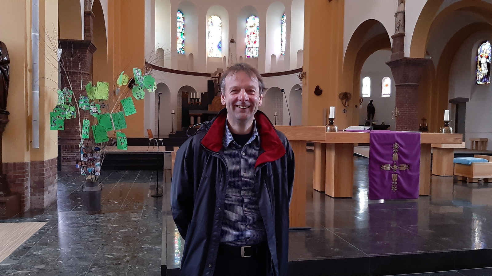 Oud-wethouder Zwolle gaat nu zegenend door Groesbeek (en dit is zijn ...