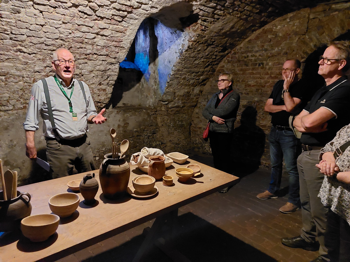 Rondleiding over ziekte in vroeger tijden op Kasteel Hernen: veel ...