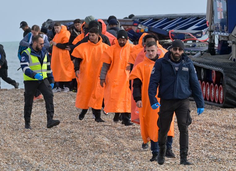 Britten gaan Fransen helpen bij tegenhouden van migranten | De Morgen