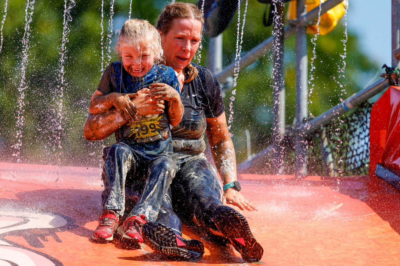 Van Deze Fotos Word Je Al Vies Tot De Nek In De Drek Is Letterlijk