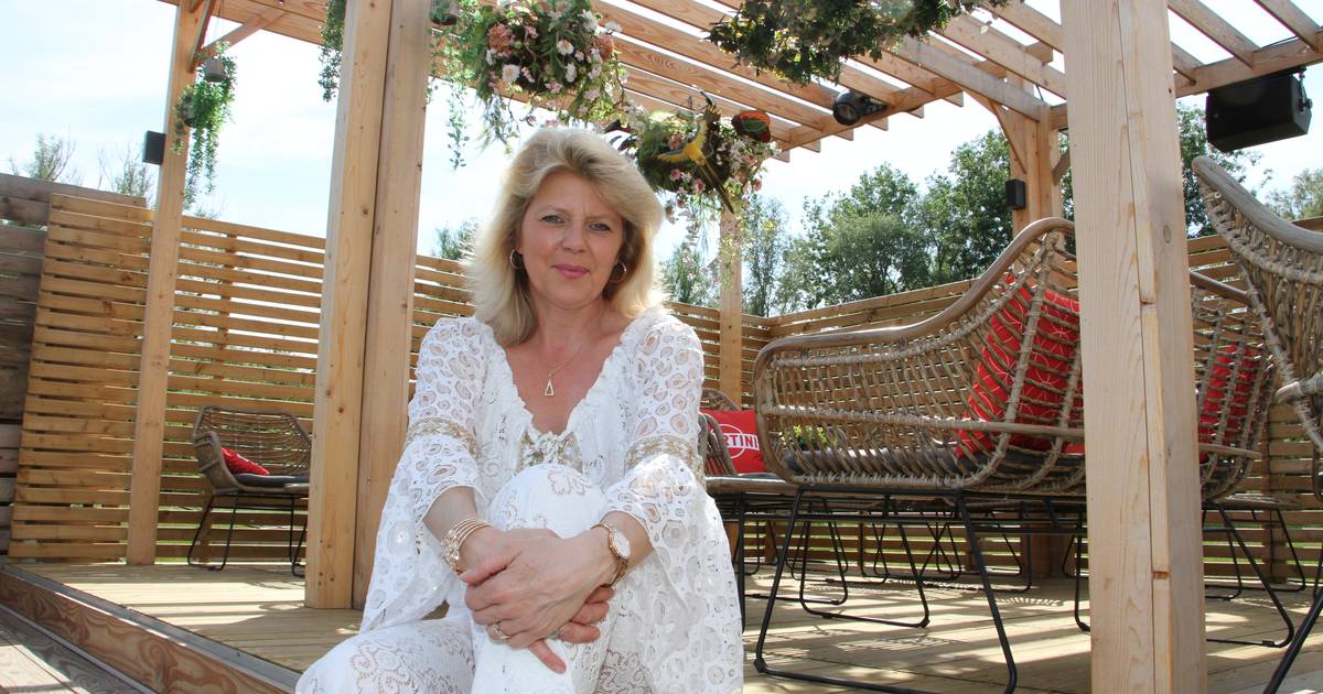 Kate Lane brengt Vlaamse versie uit van Claude François-hit Rio ...