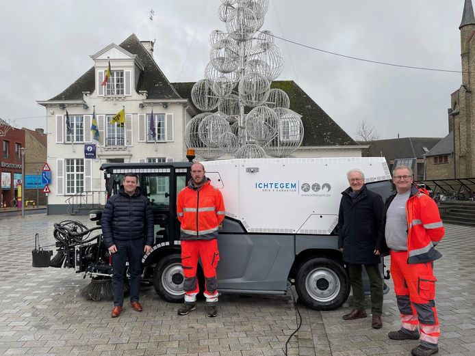 Lokaal bestuur investeert in nieuwe veegmachine | Ichtegem | hln.be