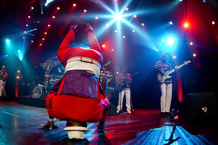 Het verhaal achter de zomerhit van Trafassi: ‘De tekst verzon ik ter ...