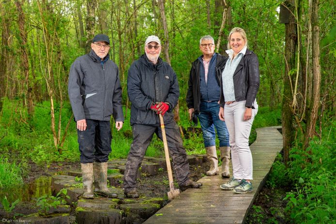 Natuurpunt en stad Aalst voorzien Kluizenbos van houten wandelpaden ...