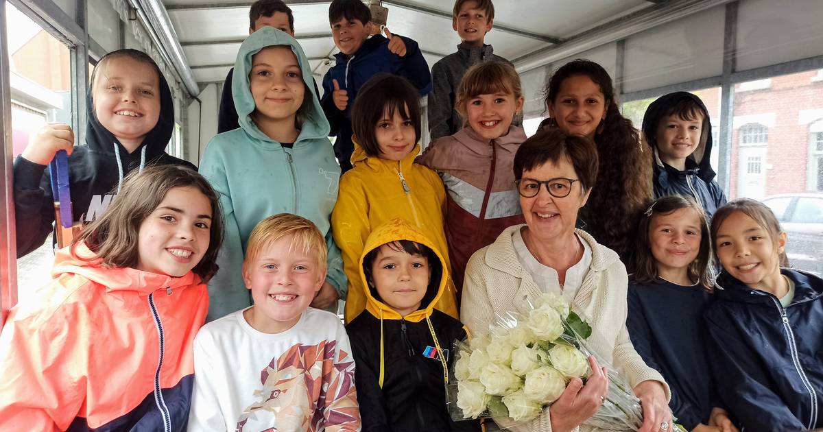 Toertje op de huifkar langs heleboel verrassingsacts: GBS Sleidinge ...