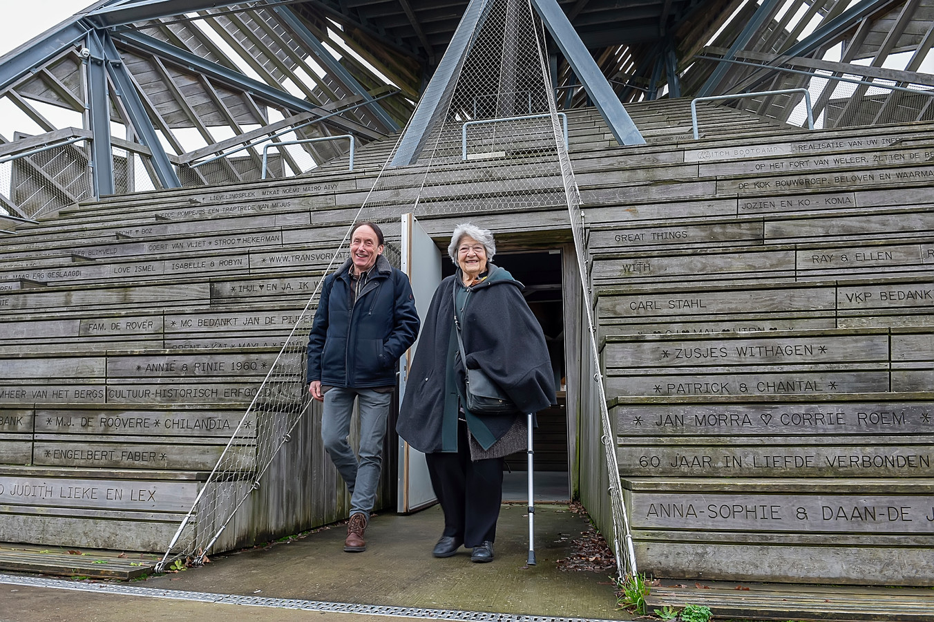 Ook zonder 129 treden kun je nu genieten van uitzicht Pompejustoren ...