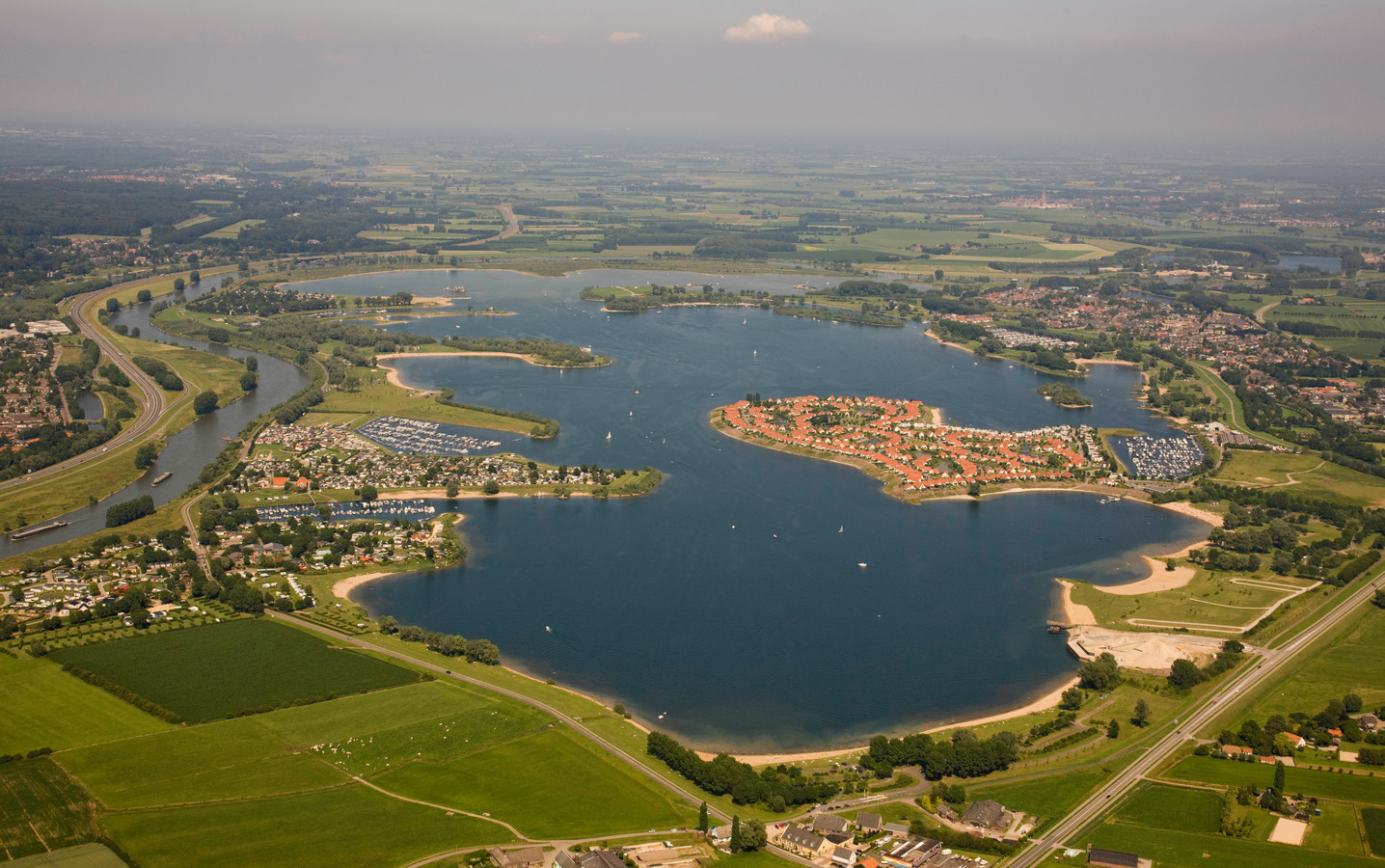Zevenaar pakt illegale bewoning van recreatieparken aan; nieuw ...