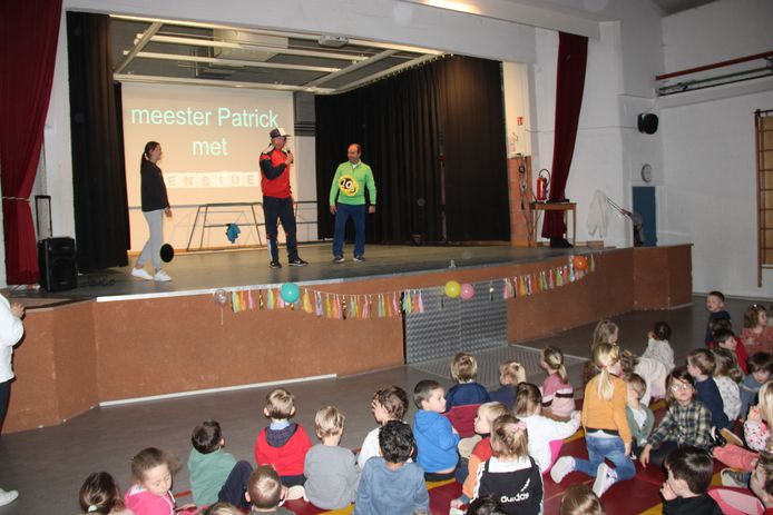 Meester Patrick neemt na carrière van 42 jaar afscheid van Dentergemse ...