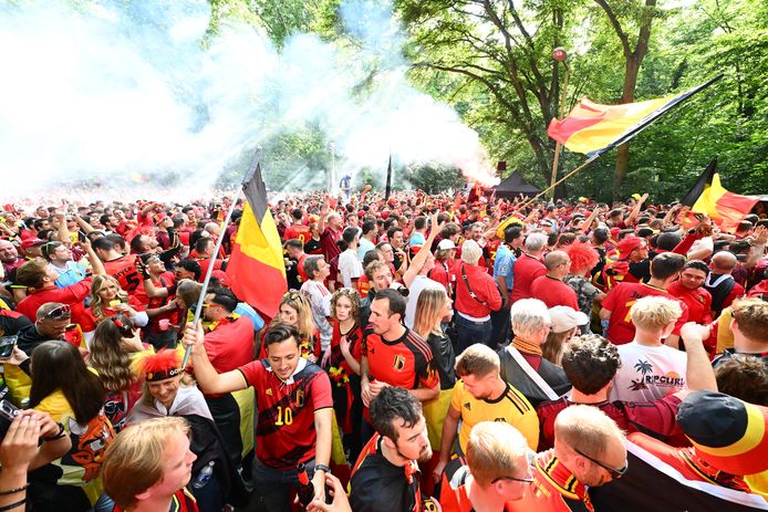 Une impressionnante marée rouge: les images des supporters belges dans ...