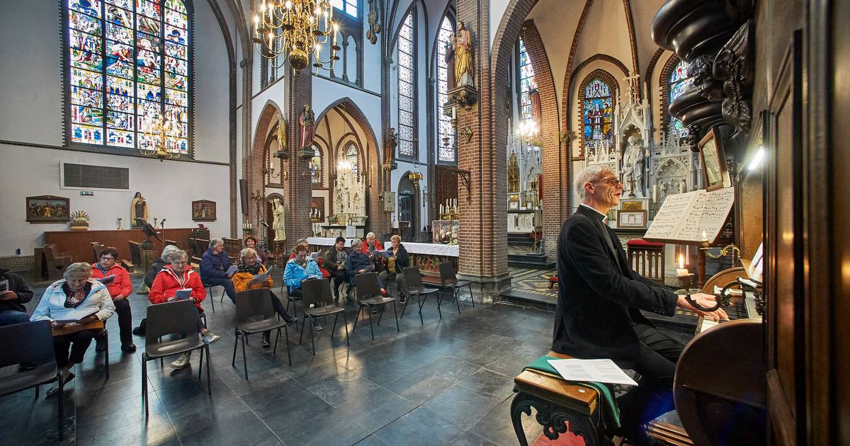 Verbindend zingen in de Lithse kerk: ‘Ik klink echt als een kraai, maar ...