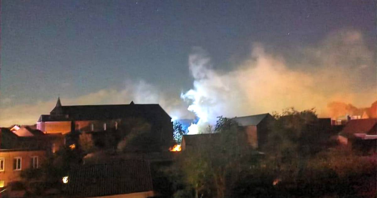 Felle brand in scoutslokaal in Diest, omgeving wordt gecontroleerd op ... Felle brand in scoutslokaal in Diest, omgeving wordt gecontroleerd op ...