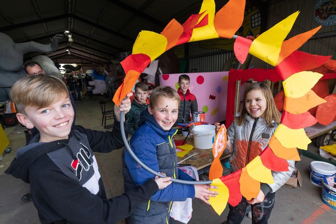 In ’t Waoterrijk doet oud, maar vooral ook jong met de grote optocht ...