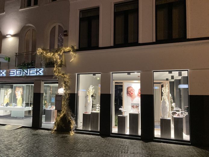 Handelaars zorgen mee voor kerstverlichte stad | Lokeren | hln.be