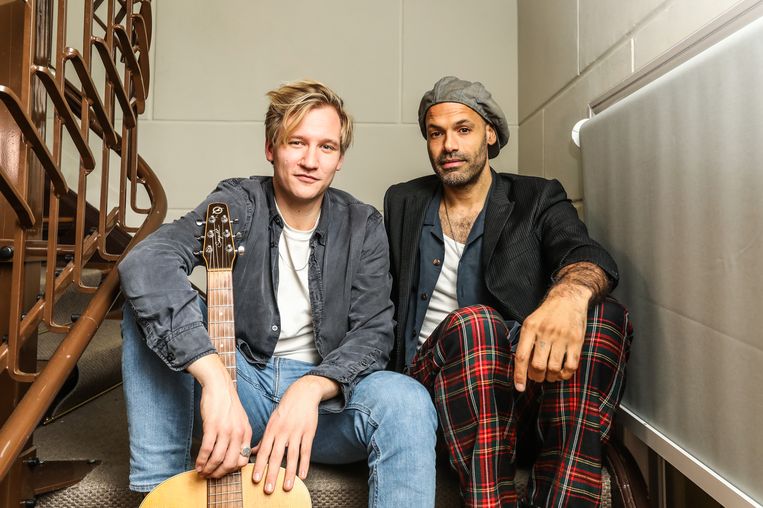 Straatmuzikant Thomas Nicolas werd ontdekt door Alain Clark in het ...