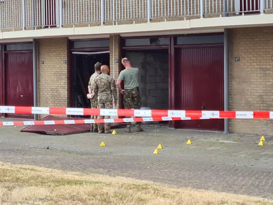 LIVE | Politie schiet op auto die uit garage Nijmegen vlucht ...