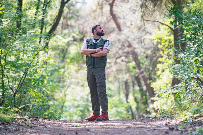Boswachter Tim vindt het fijn om helemaal kapot te gaan bij het ...
