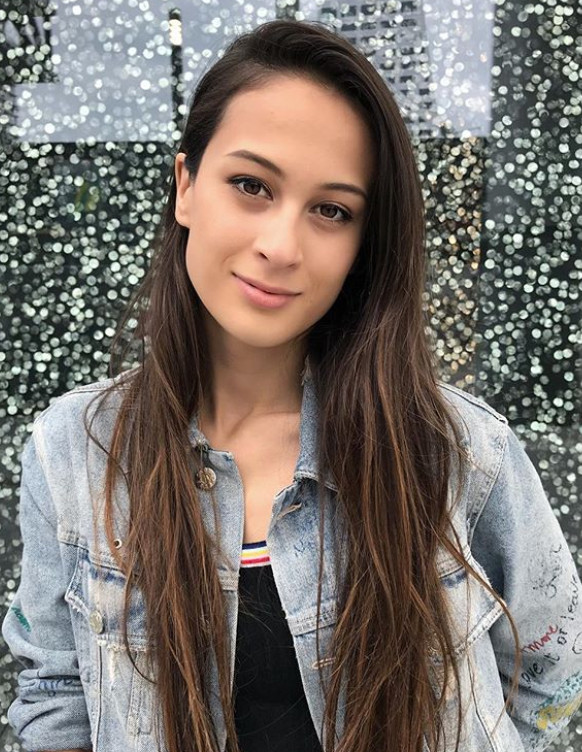 MeisjeDjamila doorbreekt magische grens van één miljoen YouTube ...