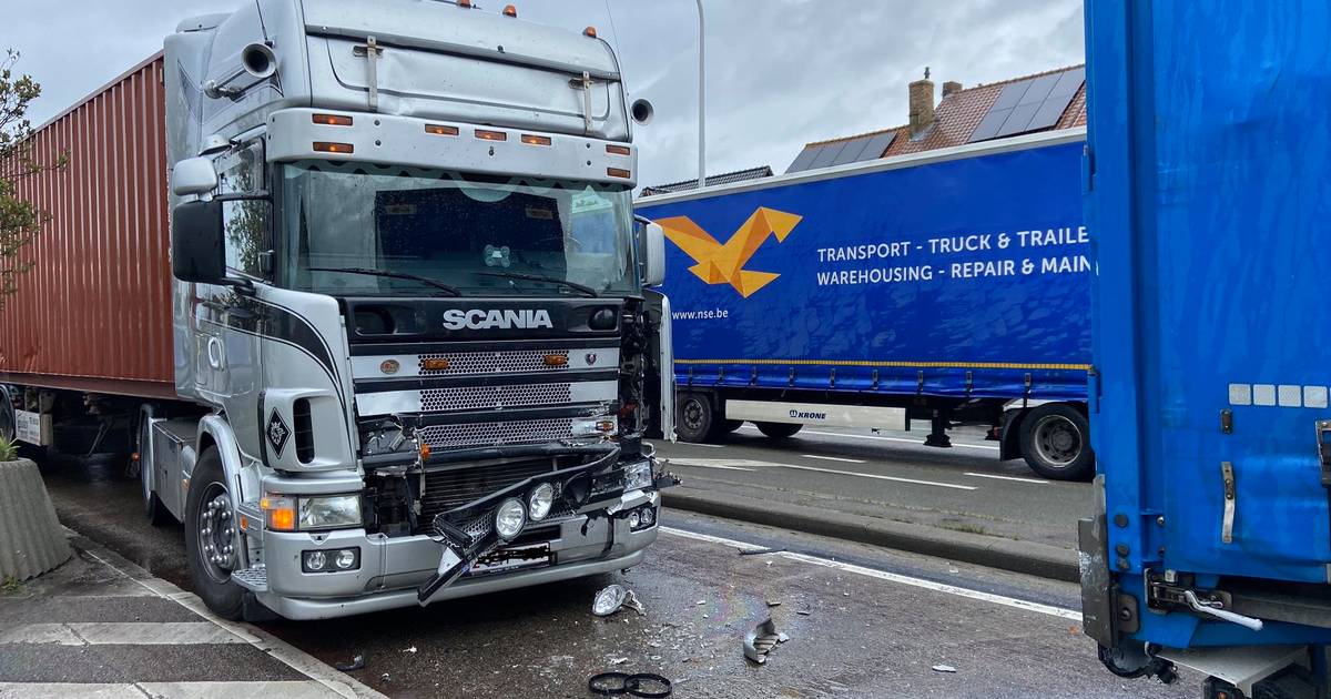 Ongeval met twee vrachtwagens in Lissewege: veel hinder voor verkeer ... Ongeval met twee vrachtwagens in Lissewege: veel hinder voor verkeer ...