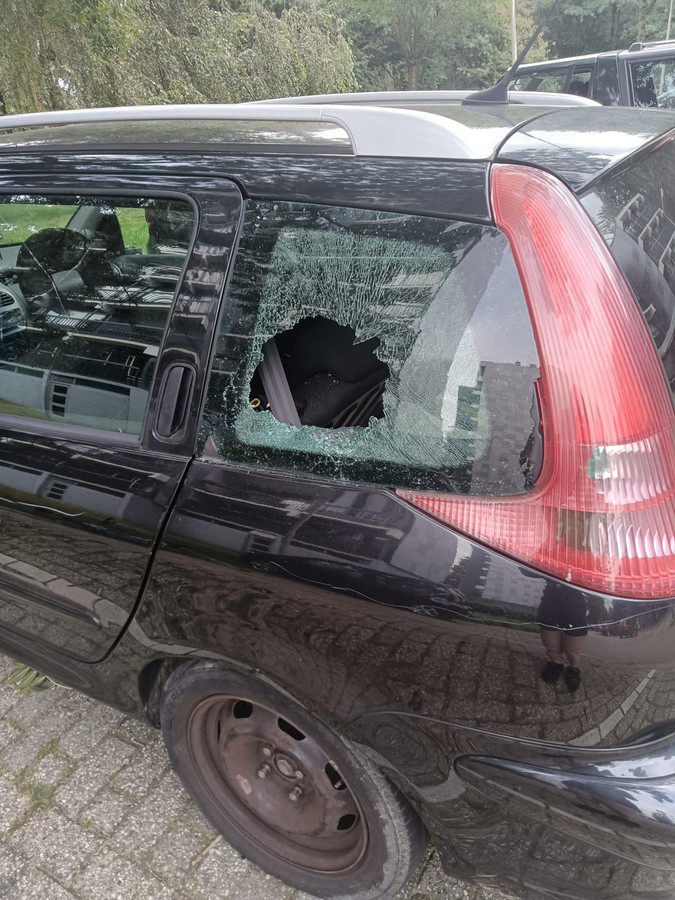 Zijn auto is in brand gestoken, meterkast gesloopt en hij wordt ...