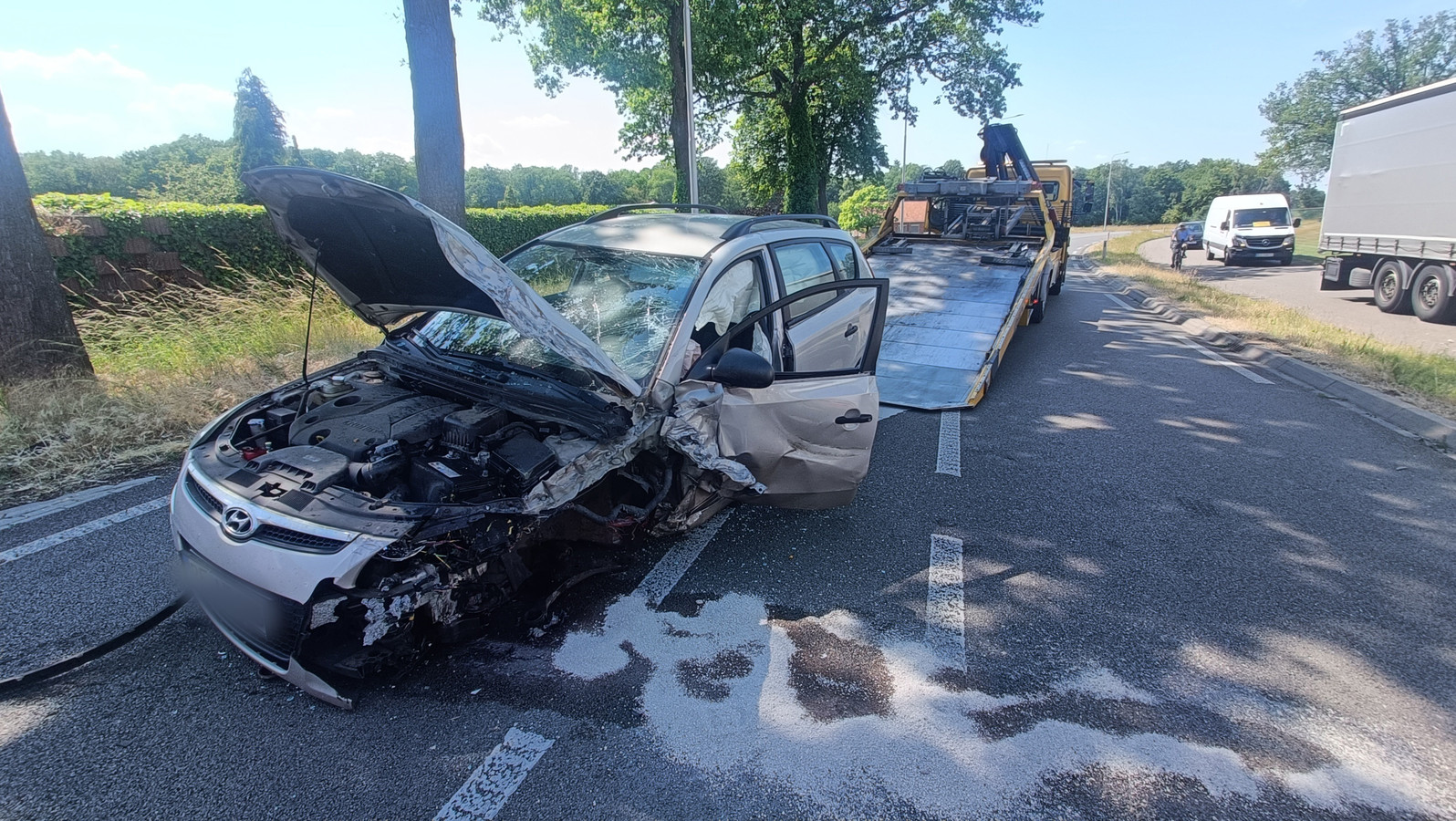 Vier gewonden door flinke frontale botsing in Winterswijk | Foto | AD.nl