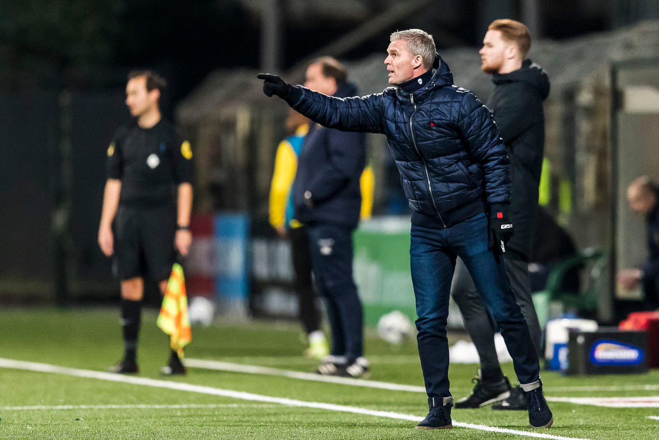 Na onnodige rode kaart is het plots einde verhaal voor Helmond Sport tegen VVV: ‘Het was ...