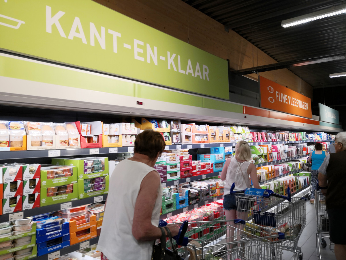 NET OPEN. Vernieuwde Aldi is terug open: “Veel meer beleving, licht en ruimte” | Foto | hln.be