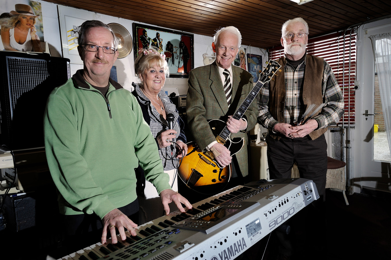 Zangeres en brievenschrijfster Annie Wolf (86) uit Oss overleden | Foto ...