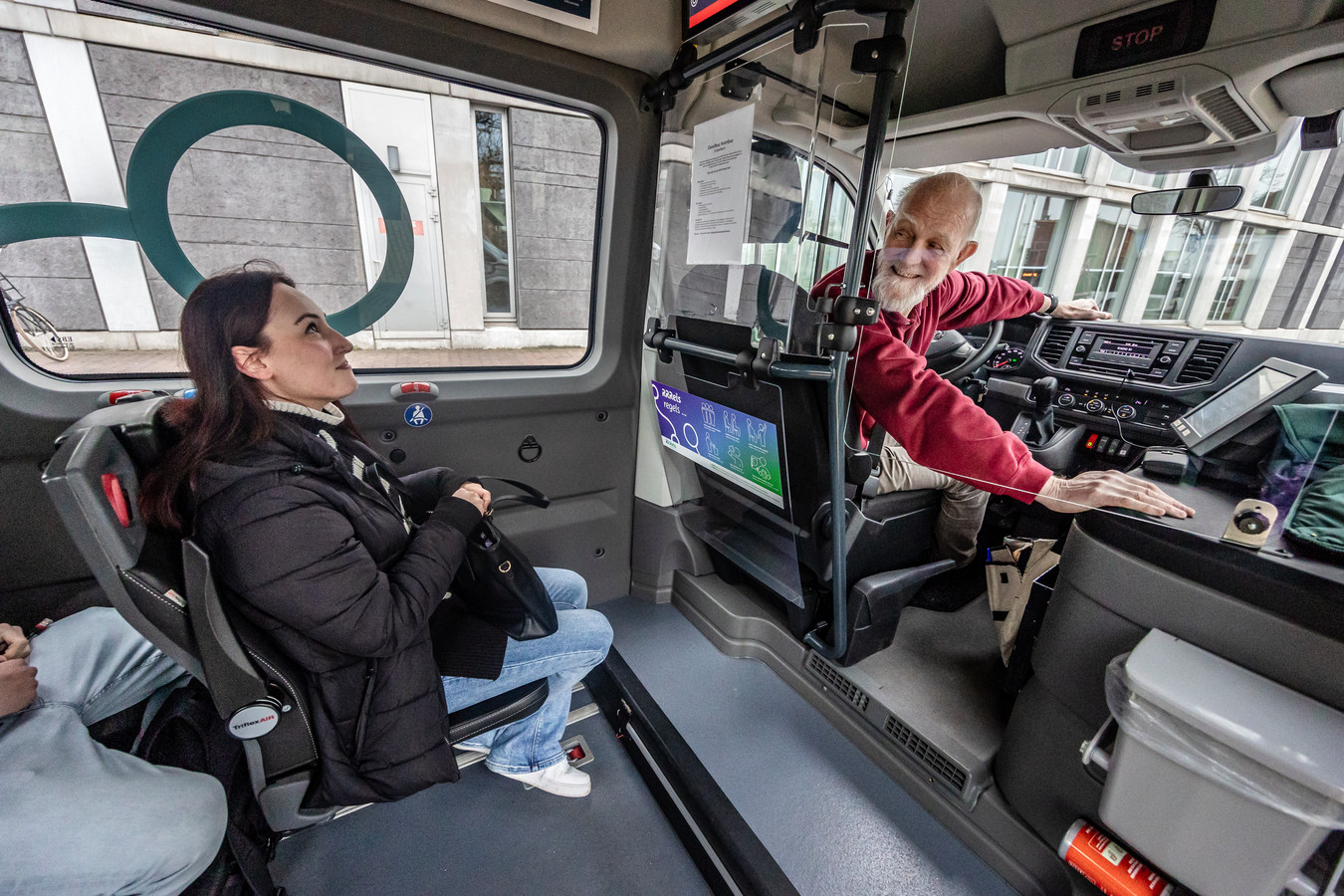 Hommeles in openbaar vervoer, maar in Apeldoorn floreert de buurtbus ...