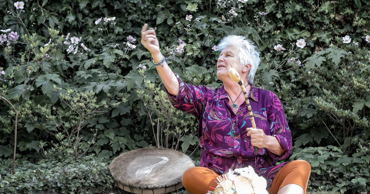 Voor spirituele Mieke is de dood geen einde: ‘Het echte leven speelt ...