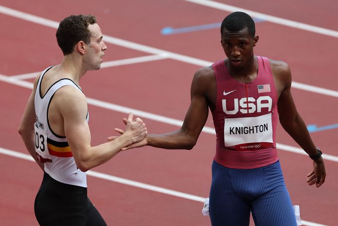 Vanderbemden stoot aan zijde van tienersensatie Knighton door naar ...