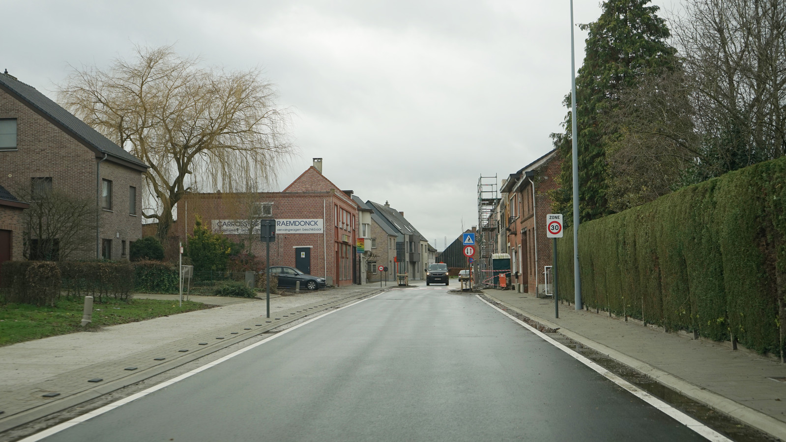 Slagerij Gaston viert heropening centrum Haasdonk na jaar werken met ...