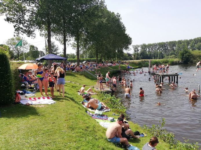 Deinze zoekt massaal naar afkoeling: overrompeling aan Vosselare Put en ...