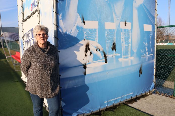 Weer vandalisme aan rugbyclub in Sint-Gillis, vandalen stichten brand ... Weer vandalisme aan rugbyclub in Sint-Gillis, vandalen stichten brand ...