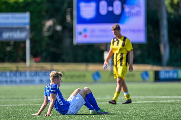 GVVV verspeelt ook punten tegen elf Hoekse Belgen; rode kaart voor ...