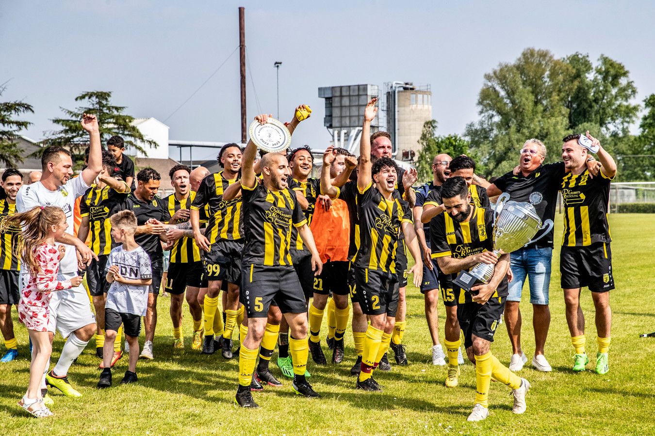 HVV kroont zich tot kampioen na stijlvolle overwinning op Bavos: ‘Dit ...